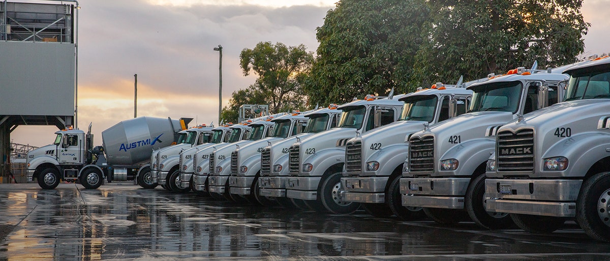 Austmix deliver with 20 new Mack Metro-Liners